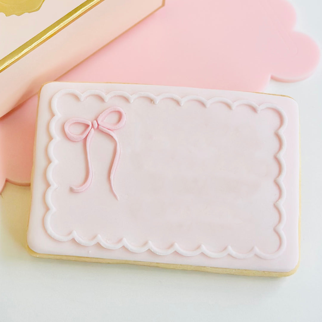 Raised Cookie Embosser - Scalloped Border